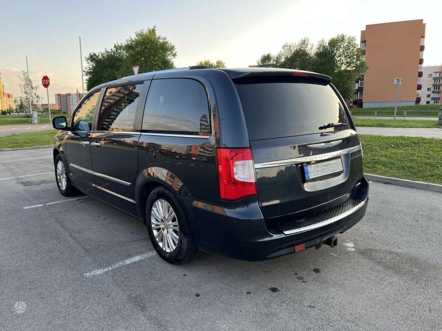 Melns Chrysler town-&-country 2014 Klaipėda, ar dzinēja tilpumu 3.60 L un nobraukumu 248 tūkst. km par 5500 €, foto 3 vietnē AUTOMOTO.COM.LV