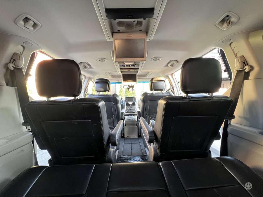 Melns Chrysler town-&-country 2014 Klaipėda, ar dzinēja tilpumu 3.60 L un nobraukumu 248 tūkst. km par 5500 €, foto 8 vietnē AUTOMOTO.COM.LV
