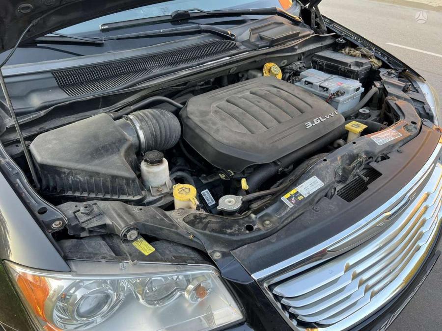Melns Chrysler town-&-country 2014 Klaipėda, ar dzinēja tilpumu 3.60 L un nobraukumu 248 tūkst. km par 5500 €, foto 9 vietnē AUTOMOTO.COM.LV