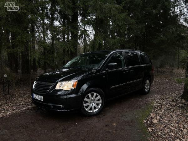 Black Chrysler town-&-country 2015 in Kaunas, with an engine capacity of 3.60 L and mileage of 322 thousand km for 8000 €, photo 1 on AUTOMOTO.COM.LV