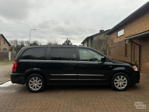 Black Chrysler town-&-country 2015 in Kaunas, with an engine capacity of 3.60 L and mileage of 322 thousand km for 8000 €, photo 4 on AUTOMOTO.COM.LV