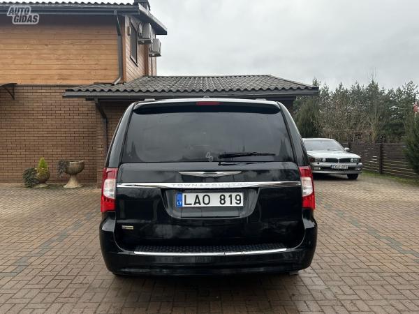 Black Chrysler town-&-country 2015 in Kaunas, with an engine capacity of 3.60 L and mileage of 322 thousand km for 8000 €, photo 5 on AUTOMOTO.COM.LV