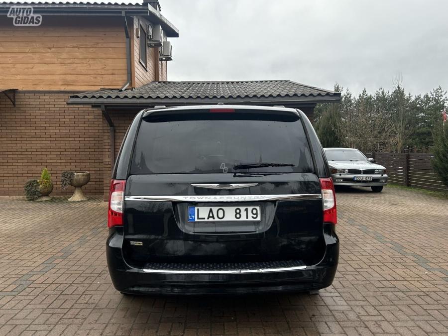 Black Chrysler town-&-country 2015 in Kaunas, with an engine capacity of 3.60 L and mileage of 322 thousand km for 8000 €, photo 5 on AUTOMOTO.COM.LV