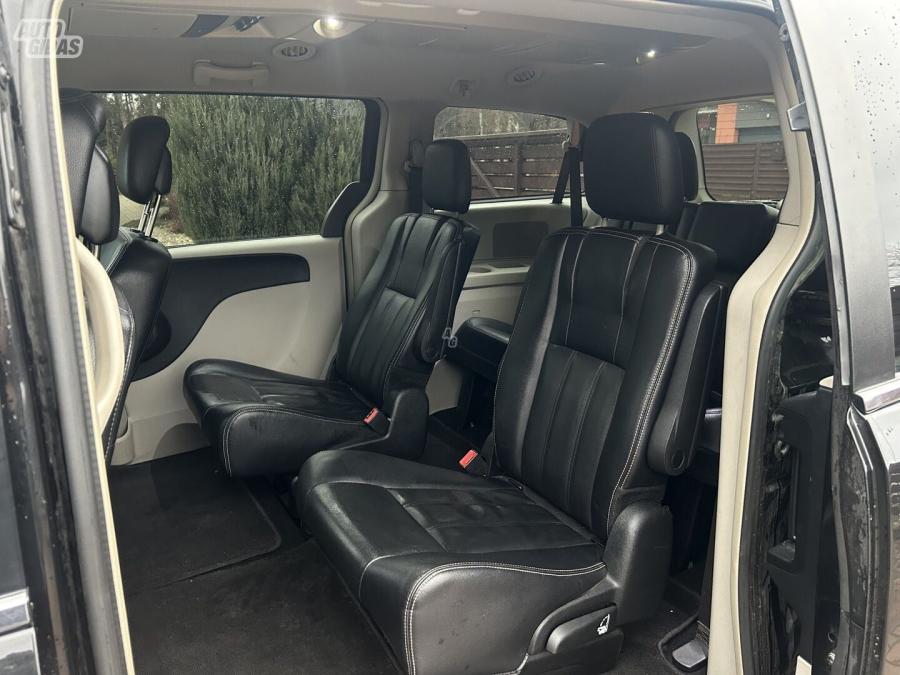 Black Chrysler town-&-country 2015 in Kaunas, with an engine capacity of 3.60 L and mileage of 322 thousand km for 8000 €, photo 9 on AUTOMOTO.COM.LV