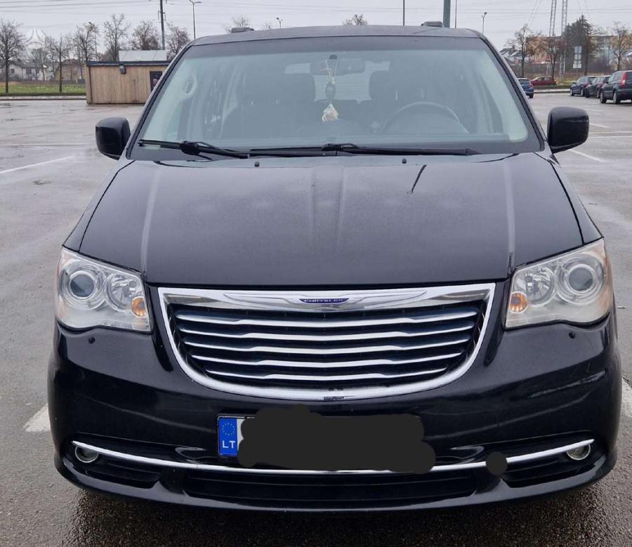 Black Chrysler town-&-country 2015 in Siauliai, with an engine capacity of 3.60 L and mileage of 200 thousand km for 8300 €, photo 3 on AUTOMOTO.COM.LV
