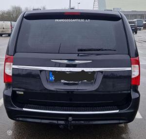 Black Chrysler town-&-country 2015 in Siauliai, with an engine capacity of 3.60 L and mileage of 200 thousand km for 8300 €, photo 4 on AUTOMOTO.COM.LV