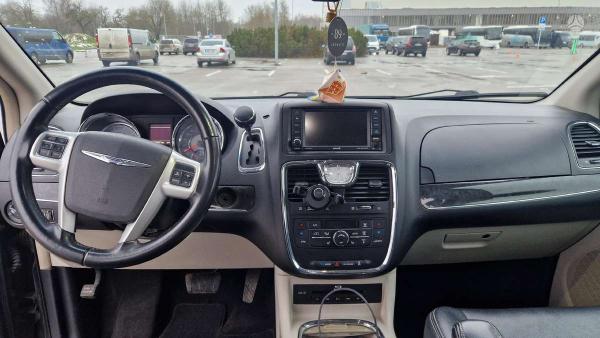 Black Chrysler town-&-country 2015 in Siauliai, with an engine capacity of 3.60 L and mileage of 200 thousand km for 8300 €, photo 9 on AUTOMOTO.COM.LV