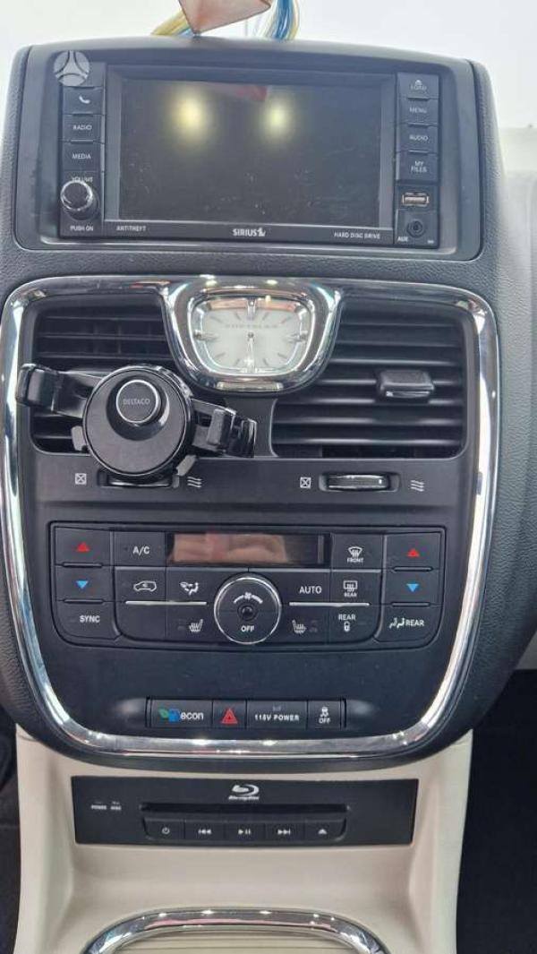 Black Chrysler town-&-country 2015 in Siauliai, with an engine capacity of 3.60 L and mileage of 200 thousand km for 8300 €, photo 11 on AUTOMOTO.COM.LV
