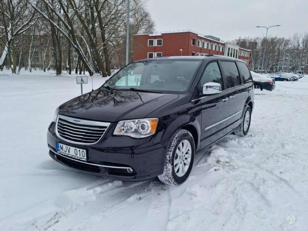 Black Chrysler town-&-country 2015 in Klaipeda, with an engine capacity of 3.60 L and mileage of 170 thousand km for 12300 €, photo 1 on AUTOMOTO.COM.LV