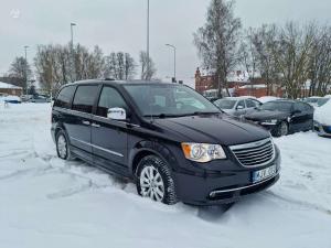 Black Chrysler town-&-country 2015 in Klaipeda, with an engine capacity of 3.60 L and mileage of 170 thousand km for 12300 €, photo 3 on AUTOMOTO.COM.LV
