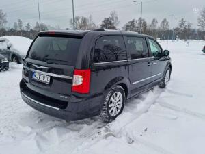 Black Chrysler town-&-country 2015 in Klaipeda, with an engine capacity of 3.60 L and mileage of 170 thousand km for 12300 €, photo 4 on AUTOMOTO.COM.LV
