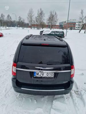 Black Chrysler town-&-country 2015 in Klaipeda, with an engine capacity of 3.60 L and mileage of 170 thousand km for 12300 €, photo 5 on AUTOMOTO.COM.LV