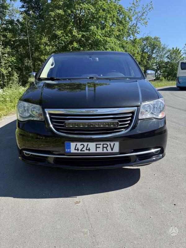 Melns Chrysler town-&-country 2015 Kerdla, ar dzinēja tilpumu 3.60 L un nobraukumu 234 tūkst. km par 12000 €, foto 6 vietnē AUTOMOTO.COM.LV