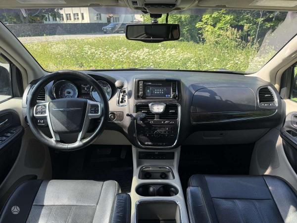 Melns Chrysler town-&-country 2015 Kerdla, ar dzinēja tilpumu 3.60 L un nobraukumu 234 tūkst. km par 12000 €, foto 7 vietnē AUTOMOTO.COM.LV
