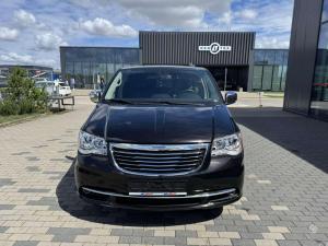 Melns Chrysler town-&-country 2015 Šauļi, ar dzinēja tilpumu 3.60 L un nobraukumu 230 tūkst. km par 8450 €, foto 4 vietnē AUTOMOTO.COM.LV