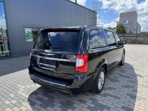 Melns Chrysler town-&-country 2015 Šauļi, ar dzinēja tilpumu 3.60 L un nobraukumu 230 tūkst. km par 8450 €, foto 5 vietnē AUTOMOTO.COM.LV