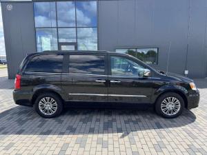 Melns Chrysler town-&-country 2015 Šauļi, ar dzinēja tilpumu 3.60 L un nobraukumu 230 tūkst. km par 8450 €, foto 8 vietnē AUTOMOTO.COM.LV