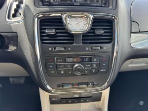 Melns Chrysler town-&-country 2015 Šauļi, ar dzinēja tilpumu 3.60 L un nobraukumu 230 tūkst. km par 8450 €, foto 12 vietnē AUTOMOTO.COM.LV