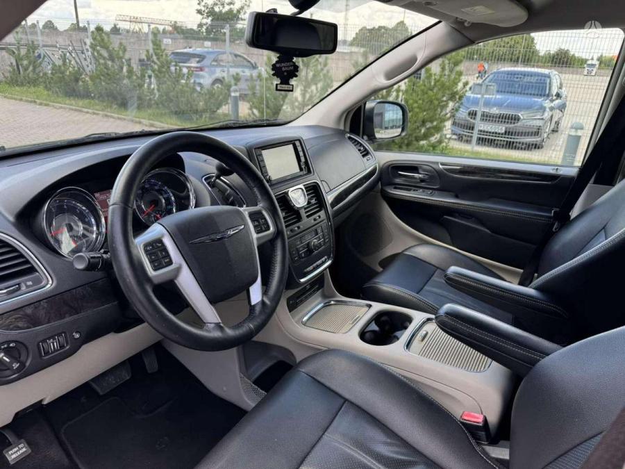 Melns Chrysler town-&-country 2015 Šauļi, ar dzinēja tilpumu 3.60 L un nobraukumu 230 tūkst. km par 8450 €, foto 14 vietnē AUTOMOTO.COM.LV