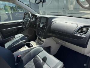 Melns Chrysler town-&-country 2015 Šauļi, ar dzinēja tilpumu 3.60 L un nobraukumu 230 tūkst. km par 8450 €, foto 15 vietnē AUTOMOTO.COM.LV