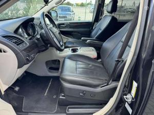 Melns Chrysler town-&-country 2015 Šauļi, ar dzinēja tilpumu 3.60 L un nobraukumu 230 tūkst. km par 8450 €, foto 16 vietnē AUTOMOTO.COM.LV