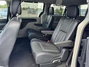 Melns Chrysler town-&-country 2015 Šauļi, ar dzinēja tilpumu 3.60 L un nobraukumu 230 tūkst. km par 8450 €, foto 20 vietnē AUTOMOTO.COM.LV