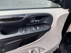Melns Chrysler town-&-country 2015 Šauļi, ar dzinēja tilpumu 3.60 L un nobraukumu 230 tūkst. km par 8450 €, foto 23 vietnē AUTOMOTO.COM.LV
