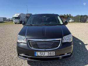 Melns Chrysler town-&-country 2015 Viļņa, ar dzinēja tilpumu 3.60 L un nobraukumu 216 tūkst. km par 7500 €, foto 4 vietnē AUTOMOTO.COM.LV