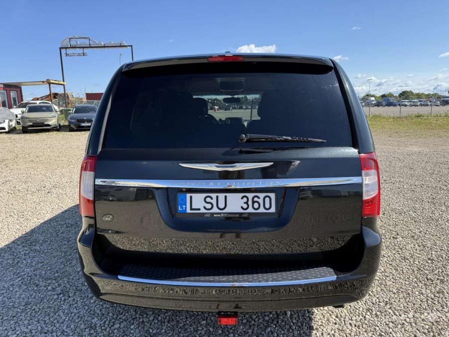Melns Chrysler town-&-country 2015 Viļņa, ar dzinēja tilpumu 3.60 L un nobraukumu 216 tūkst. km par 7500 €, foto 5 vietnē AUTOMOTO.COM.LV