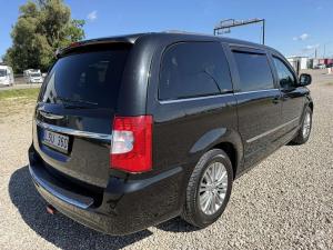 Melns Chrysler town-&-country 2015 Viļņa, ar dzinēja tilpumu 3.60 L un nobraukumu 216 tūkst. km par 7500 €, foto 6 vietnē AUTOMOTO.COM.LV