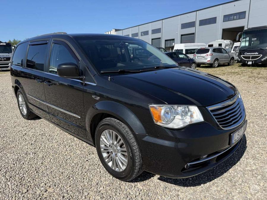 Melns Chrysler town-&-country 2015 Viļņa, ar dzinēja tilpumu 3.60 L un nobraukumu 216 tūkst. km par 7500 €, foto 11 vietnē AUTOMOTO.COM.LV