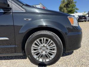 Melns Chrysler town-&-country 2015 Viļņa, ar dzinēja tilpumu 3.60 L un nobraukumu 216 tūkst. km par 7500 €, foto 12 vietnē AUTOMOTO.COM.LV