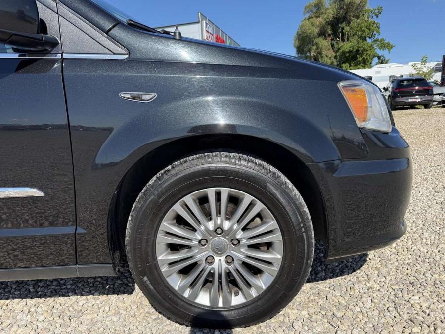Melns Chrysler town-&-country 2015 Viļņa, ar dzinēja tilpumu 3.60 L un nobraukumu 216 tūkst. km par 7500 €, foto 12 vietnē AUTOMOTO.COM.LV