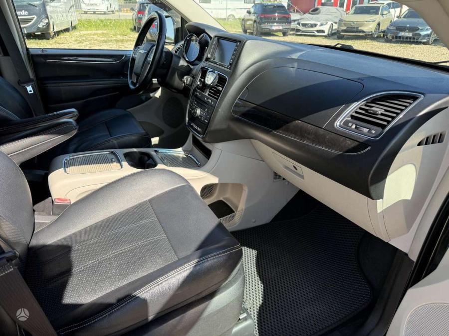 Melns Chrysler town-&-country 2015 Viļņa, ar dzinēja tilpumu 3.60 L un nobraukumu 216 tūkst. km par 7500 €, foto 17 vietnē AUTOMOTO.COM.LV