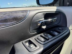 Melns Chrysler town-&-country 2015 Viļņa, ar dzinēja tilpumu 3.60 L un nobraukumu 216 tūkst. km par 7500 €, foto 18 vietnē AUTOMOTO.COM.LV
