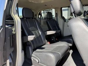 Melns Chrysler town-&-country 2015 Viļņa, ar dzinēja tilpumu 3.60 L un nobraukumu 216 tūkst. km par 7500 €, foto 22 vietnē AUTOMOTO.COM.LV