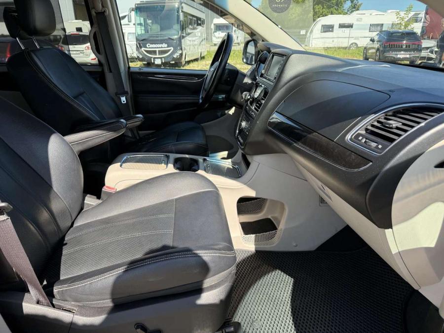 Melns Chrysler town-&-country 2015 Viļņa, ar dzinēja tilpumu 3.60 L un nobraukumu 216 tūkst. km par 7500 €, foto 24 vietnē AUTOMOTO.COM.LV
