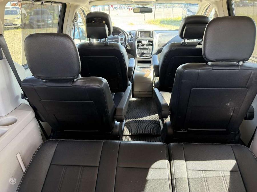Melns Chrysler town-&-country 2015 Viļņa, ar dzinēja tilpumu 3.60 L un nobraukumu 216 tūkst. km par 7500 €, foto 29 vietnē AUTOMOTO.COM.LV
