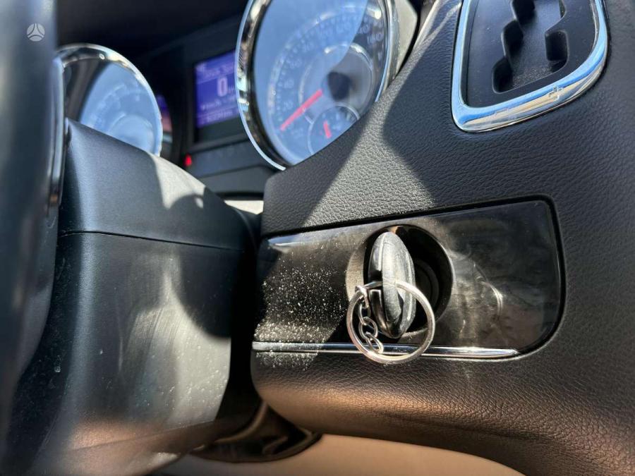 Melns Chrysler town-&-country 2015 Viļņa, ar dzinēja tilpumu 3.60 L un nobraukumu 216 tūkst. km par 7500 €, foto 33 vietnē AUTOMOTO.COM.LV