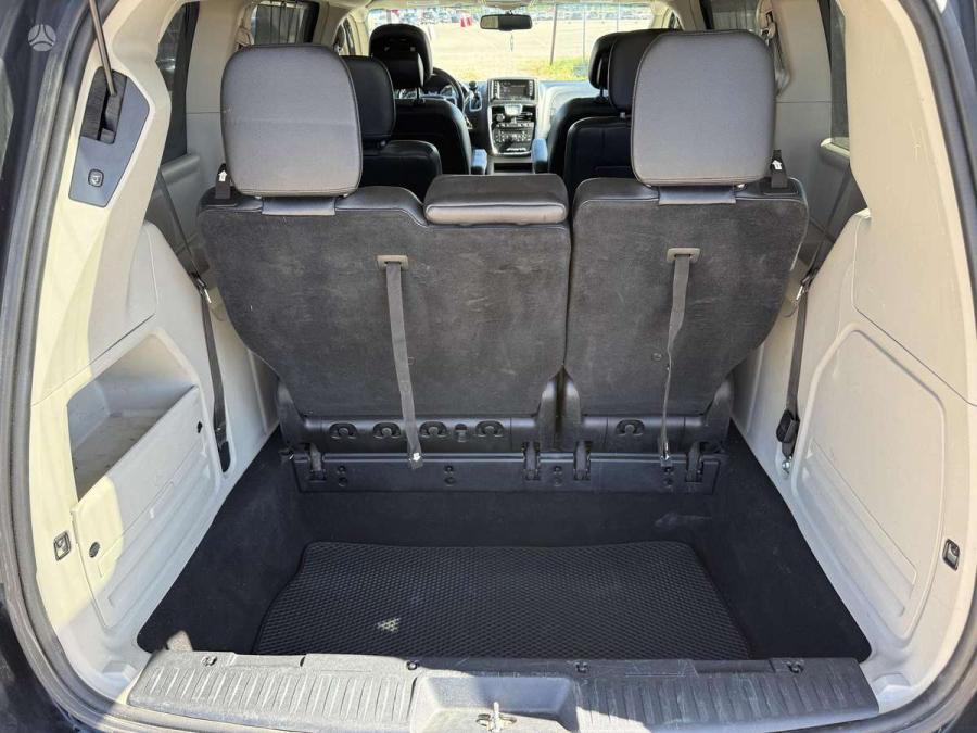 Melns Chrysler town-&-country 2015 Viļņa, ar dzinēja tilpumu 3.60 L un nobraukumu 216 tūkst. km par 7500 €, foto 43 vietnē AUTOMOTO.COM.LV