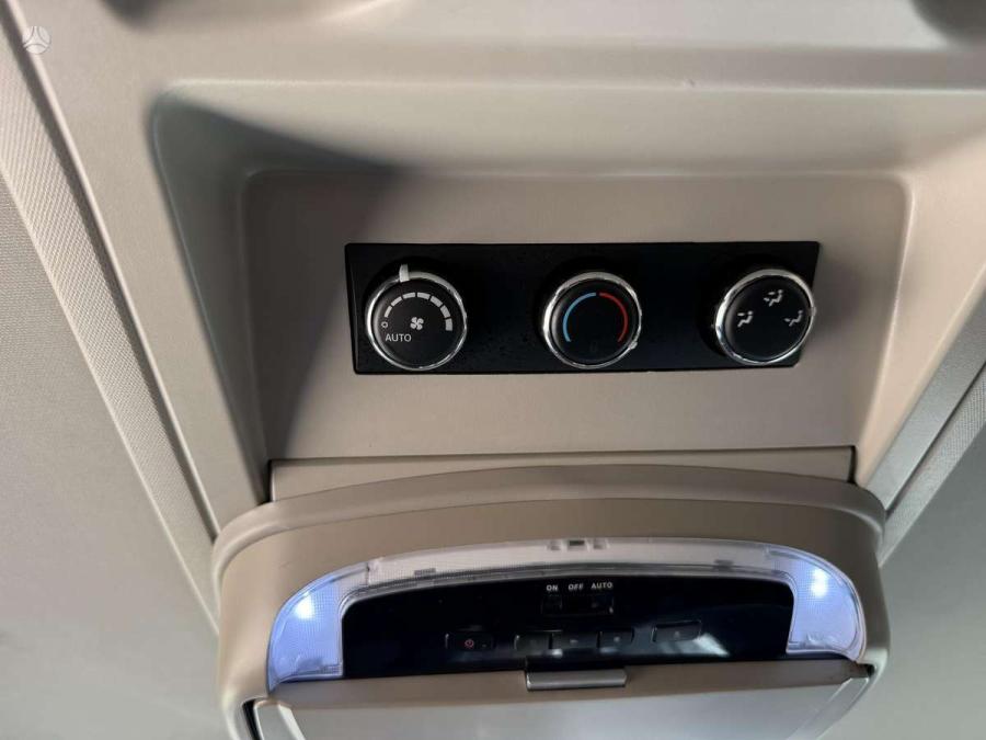 Melns Chrysler town-&-country 2015 Viļņa, ar dzinēja tilpumu 3.60 L un nobraukumu 216 tūkst. km par 7500 €, foto 45 vietnē AUTOMOTO.COM.LV