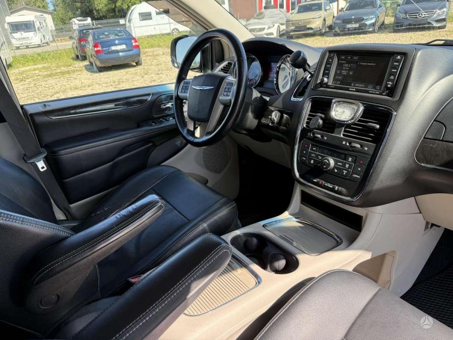 Melns Chrysler town-&-country 2015 Viļņa, ar dzinēja tilpumu 3.60 L un nobraukumu 216 tūkst. km par 7500 €, foto 48 vietnē AUTOMOTO.COM.LV