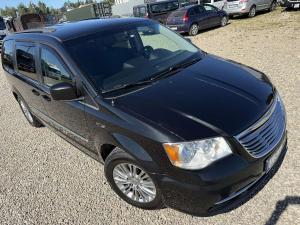 Melns Chrysler town-&-country 2015 Viļņa, ar dzinēja tilpumu 3.60 L un nobraukumu 216 tūkst. km par 7500 €, foto 52 vietnē AUTOMOTO.COM.LV