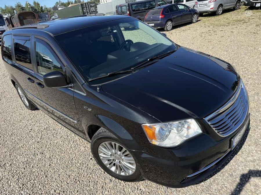Melns Chrysler town-&-country 2015 Viļņa, ar dzinēja tilpumu 3.60 L un nobraukumu 216 tūkst. km par 7500 €, foto 52 vietnē AUTOMOTO.COM.LV
