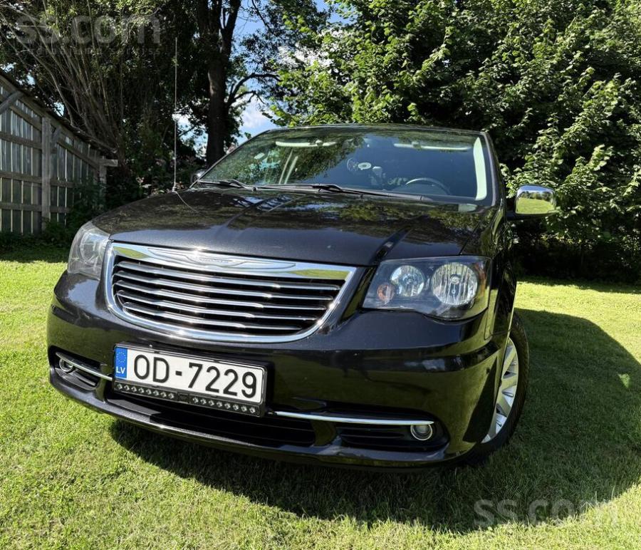 Melns Chrysler town-&-country 2016 Rīga, ar dzinēja tilpumu 3.60 L un nobraukumu 201 tūkst. km par 14300 €, foto 4 vietnē AUTOMOTO.COM.LV