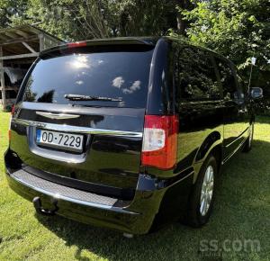 Melns Chrysler town-&-country 2016 Rīga, ar dzinēja tilpumu 3.60 L un nobraukumu 201 tūkst. km par 14300 €, foto 6 vietnē AUTOMOTO.COM.LV