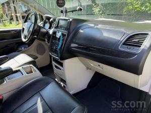 Melns Chrysler town-&-country 2016 Rīga, ar dzinēja tilpumu 3.60 L un nobraukumu 201 tūkst. km par 14300 €, foto 7 vietnē AUTOMOTO.COM.LV