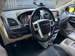 Melns Chrysler town-&-country 2016 Rīga, ar dzinēja tilpumu 3.60 L un nobraukumu 201 tūkst. km par 14300 €, foto 8 vietnē AUTOMOTO.COM.LV