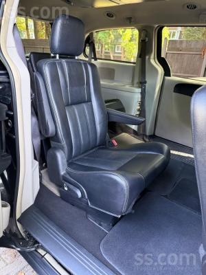 Melns Chrysler town-&-country 2016 Rīga, ar dzinēja tilpumu 3.60 L un nobraukumu 201 tūkst. km par 14300 €, foto 10 vietnē AUTOMOTO.COM.LV