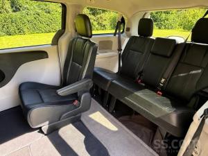 Melns Chrysler town-&-country 2016 Rīga, ar dzinēja tilpumu 3.60 L un nobraukumu 201 tūkst. km par 14300 €, foto 11 vietnē AUTOMOTO.COM.LV